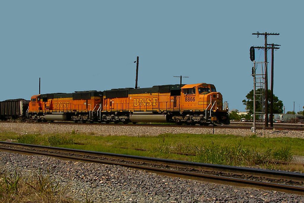 BNSF 8866
